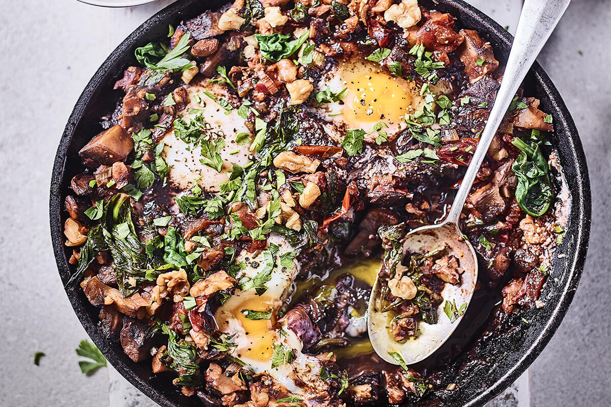 Breakfast Mushroom, Walnut & Tomato Hash with Eggs - California Walnuts ...